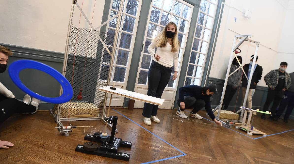 Discs take flight in design challenge | Hub