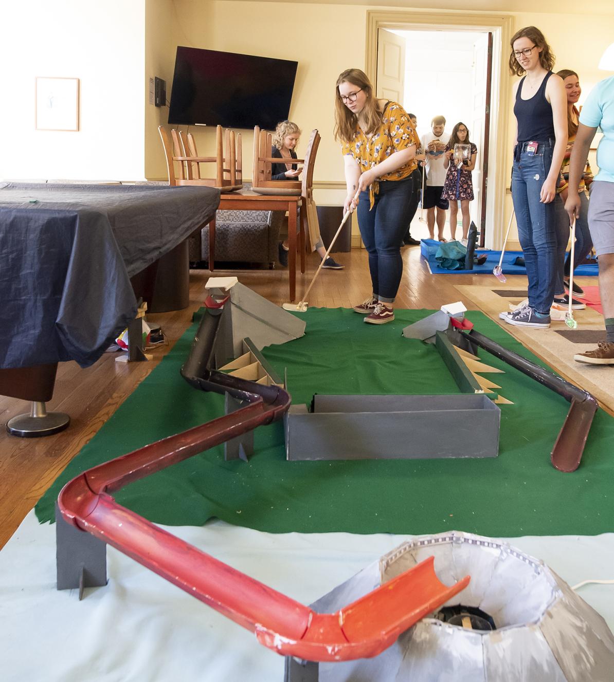 Engineering students build high-tech mini golf course | Hub