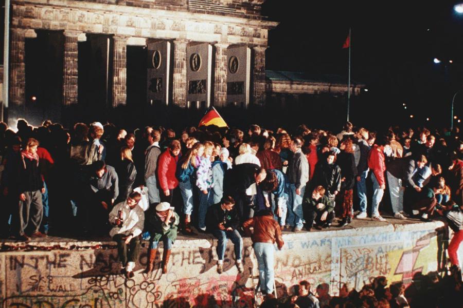 The rise and accidental fall of the Berlin Wall | Hub