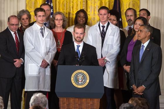 Obama praises health care 'heroes' fighting Ebola epidemic, says they ...