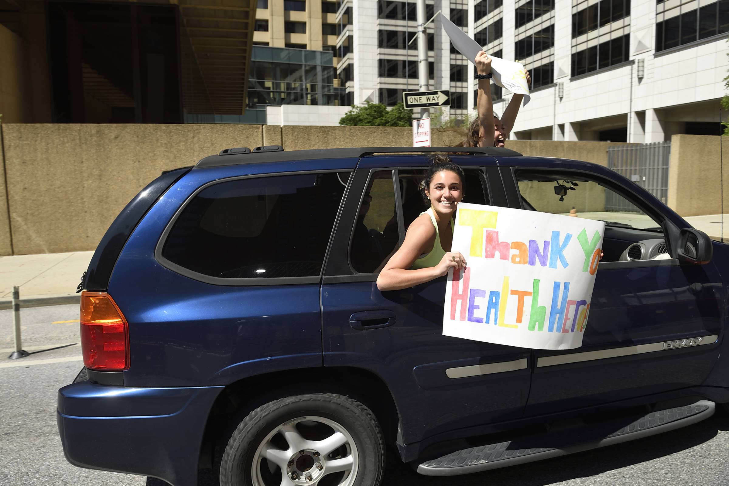 Community-organized parade honors health care heroes at Hopkins | Hub