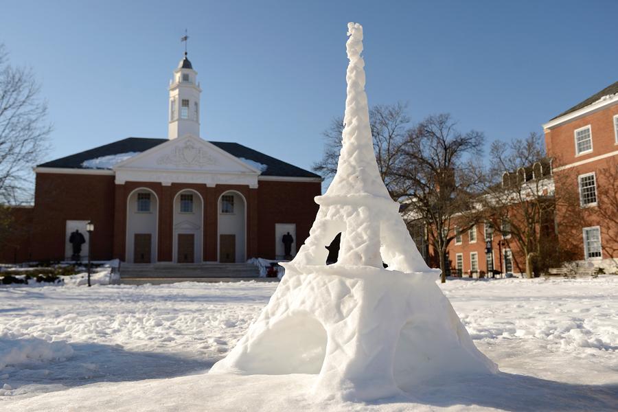 Who created graceful ice sculpture on Hopkins quad? C'est un grand ...